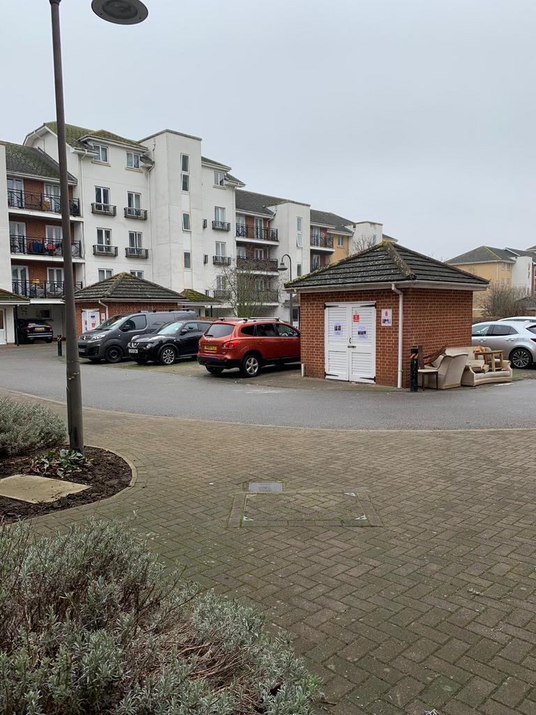 Chantry Close, London SE2 2 bed flat for sale - £300,000