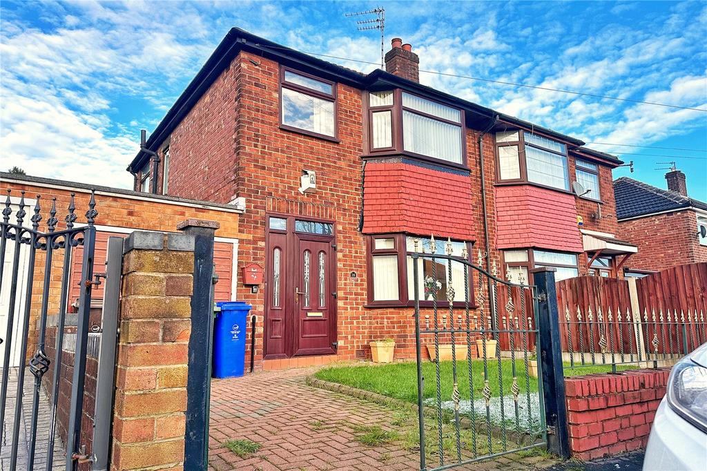 Silverstone Drive, Clayton Bridge... 3 bed semi-detached house - £200,000