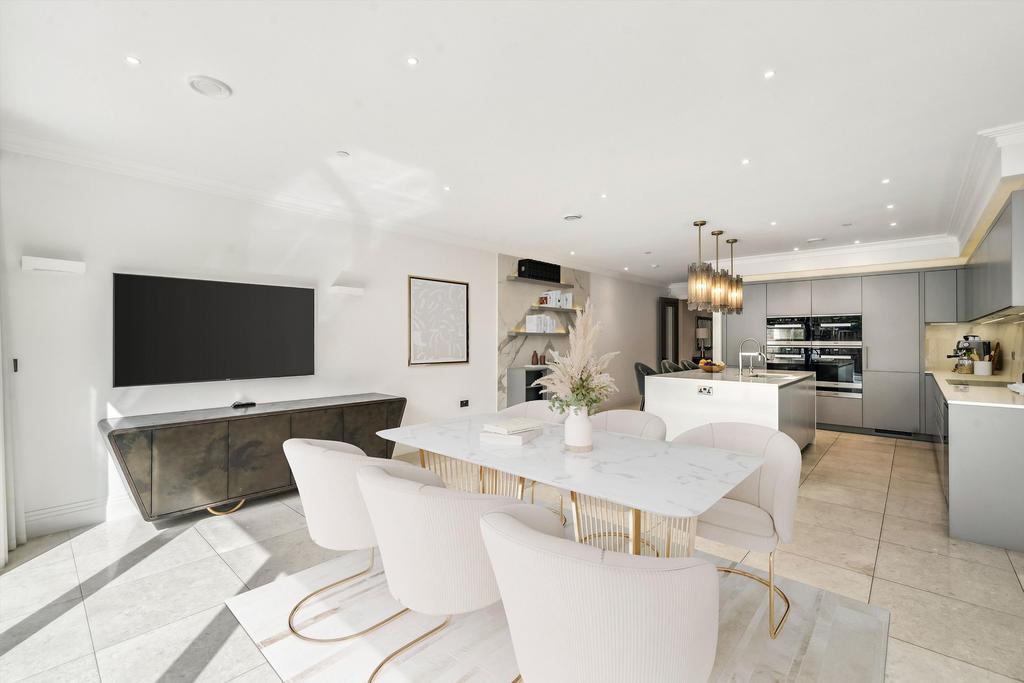 Stevenage Road, London, SW6 6 bed townhouse - £12,500 pcm (£2,885 pw)