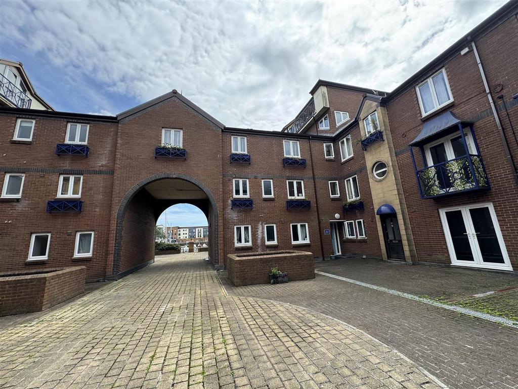 Monmouth House, Marina, Swansea 2 bed apartment for sale - £127,500