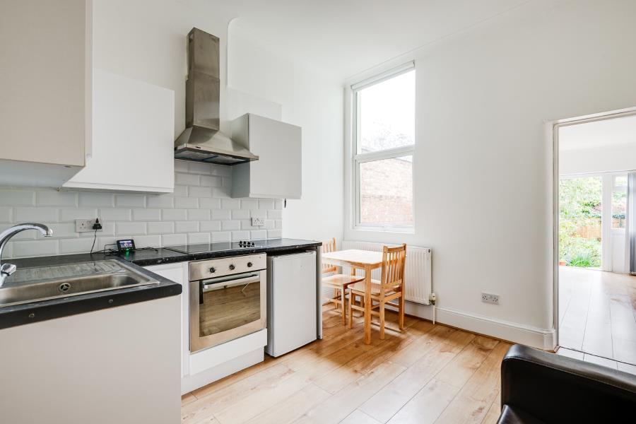 Manstone Road, London, NW2 1 bed flat - £1,517 pcm (£350 pw)