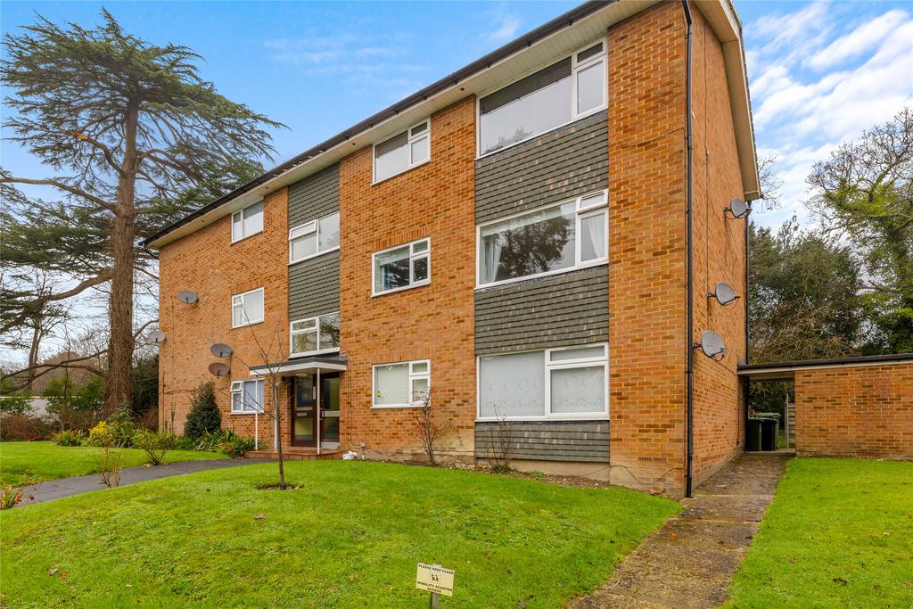 Oakfield Drive, Reigate, Surrey, RH2 2 bed flat for sale - £275,000