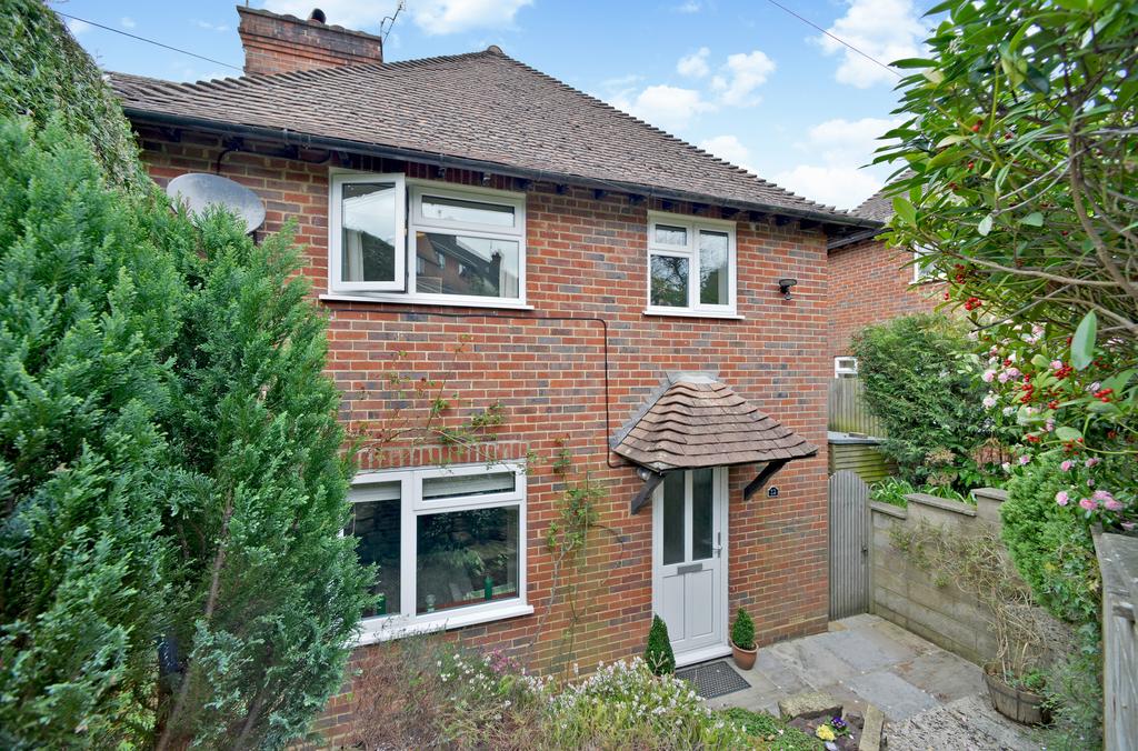 Sickle Road, Haslemere, Surrey, GU27 3 bed end of terrace house for ...