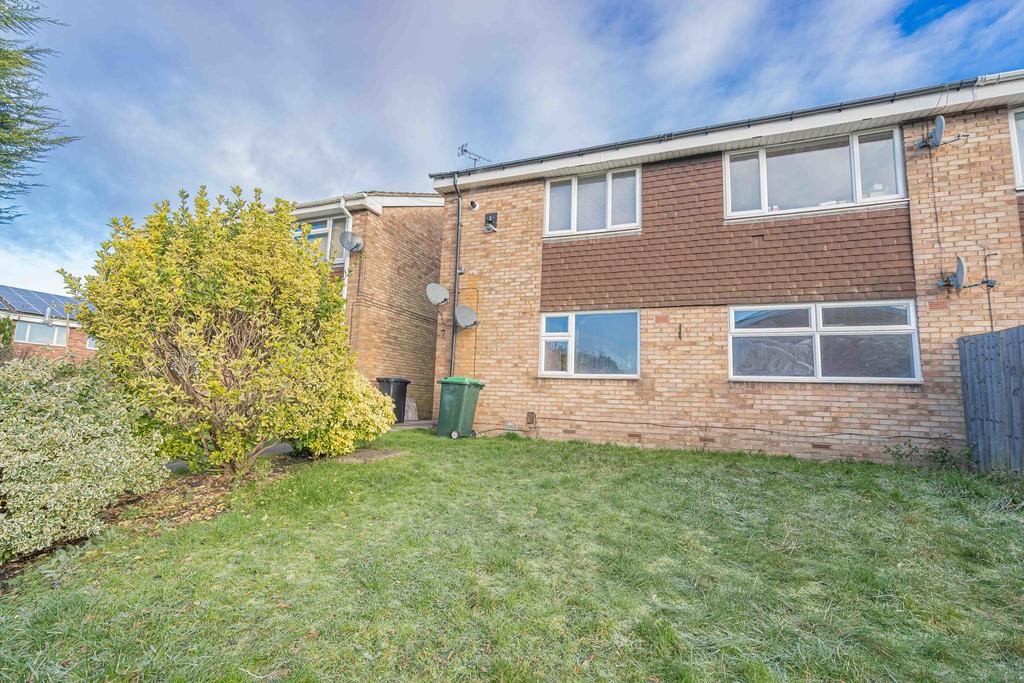 Macmillan Close, West Midlands B69 2 bed ground floor maisonette - £850 ...