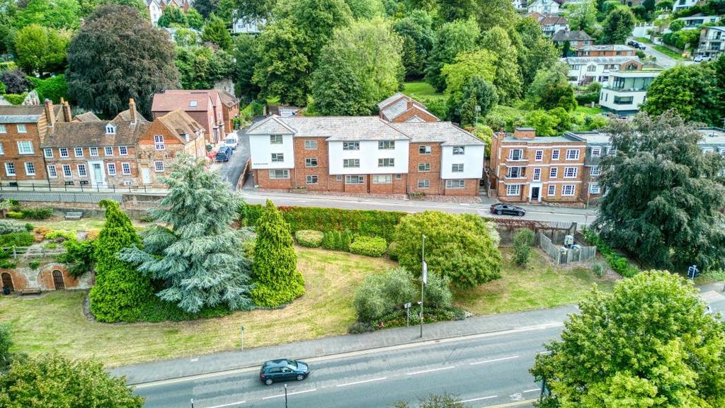 Quarry Street, Guildford GU1 1 bed apartment - £1,650 pcm (£381 pw)