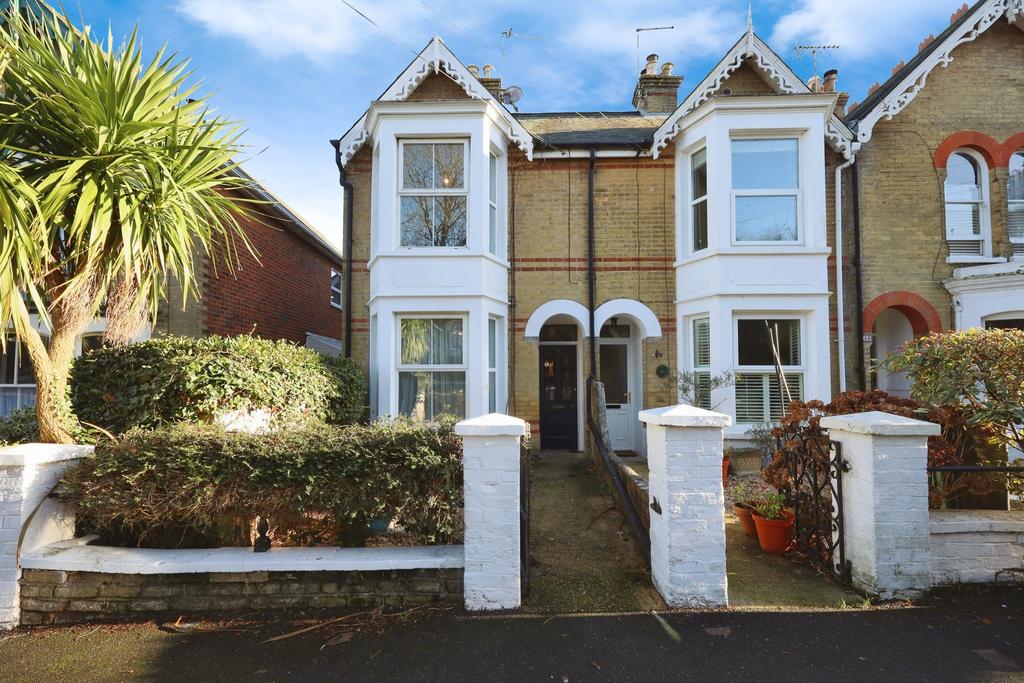 Granville Road, Cowes 4 bed semi-detached house - £1,450 pcm (£335 pw)