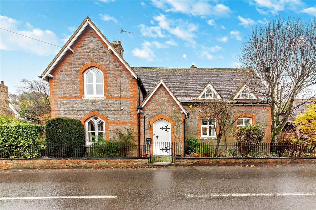 High Street, Chieveley, Newbury... 4 bed detached house for sale - £925,000