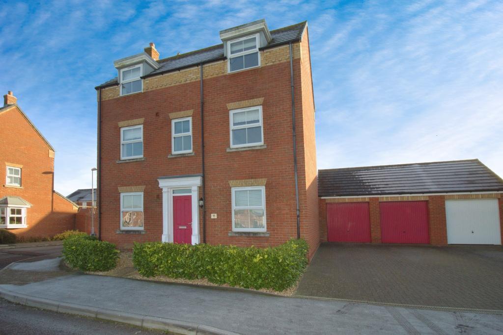 Derwent way, Spalding, PE11 3WX 3 bed detached house - £265,000