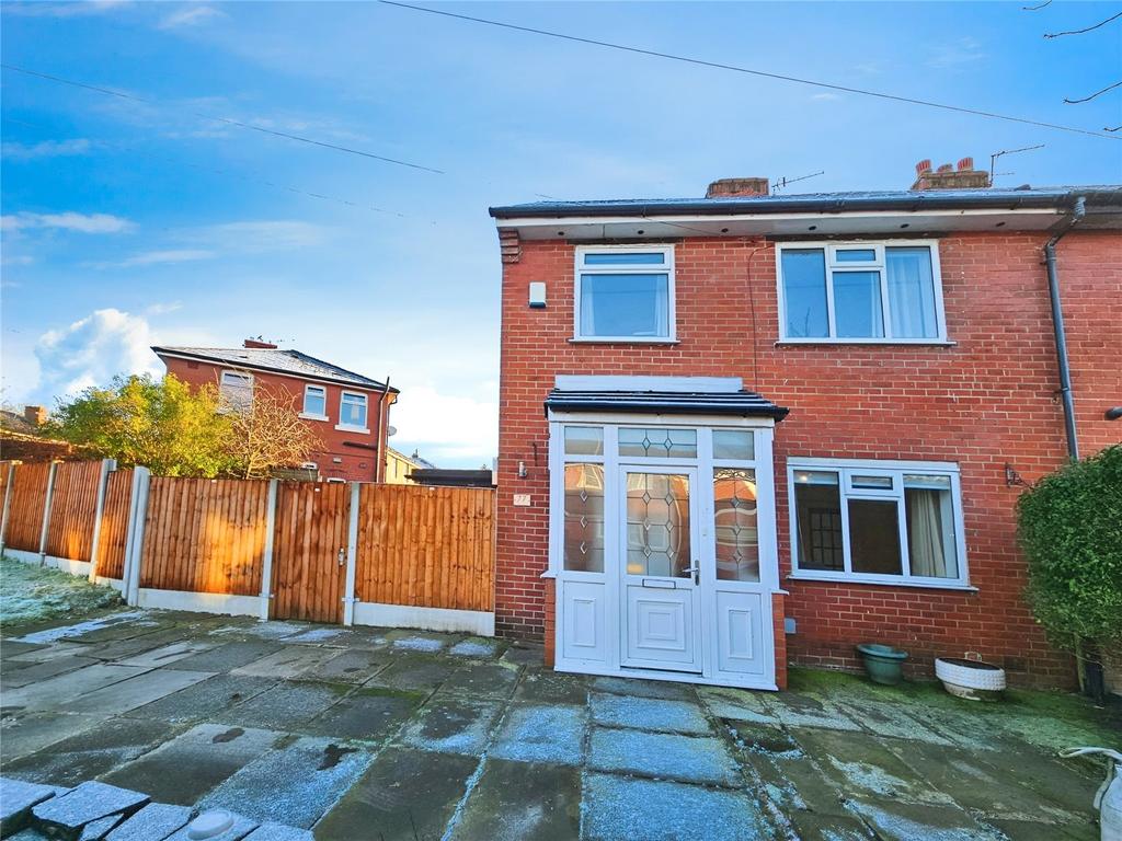 Holme Avenue, Greater Manchester BL8 3 bed semi-detached house - £250,000