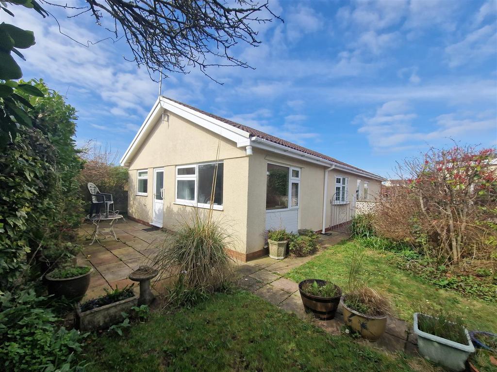 Lundy Close, Porthcawl CF36 4 bed detached bungalow - £400,000