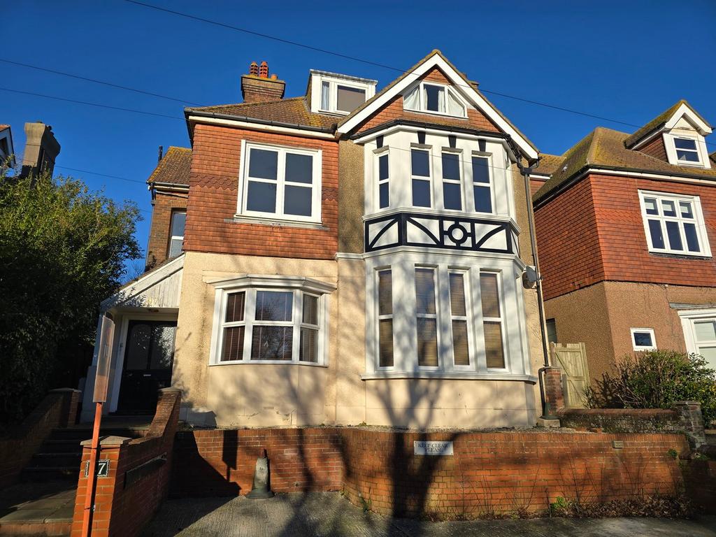 47 De la Warr Road, Bexhill-on-Sea, TN40 3 bed apartment - £1,350 pcm ...