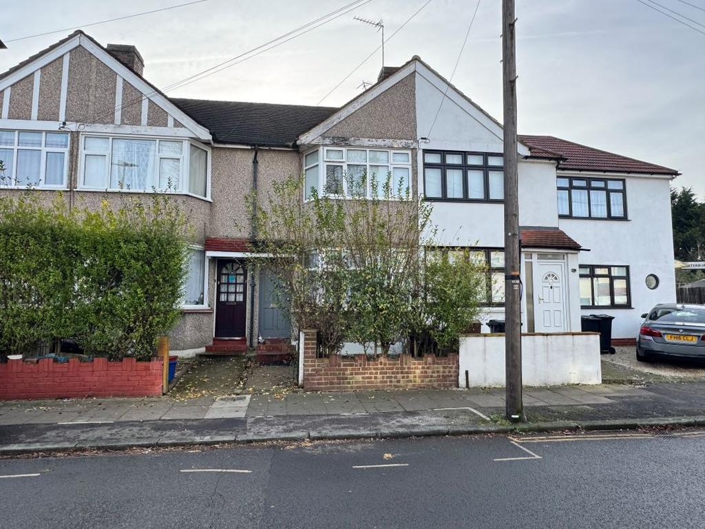 44 Saxon Avenue, Feltham, Middlesex... 2 bed terraced house - £275,000