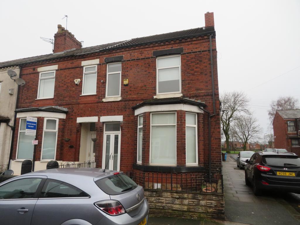 Alexandra Road, Eccles, M30 3 bed end of terrace house - £1,100 pcm (£ ...
