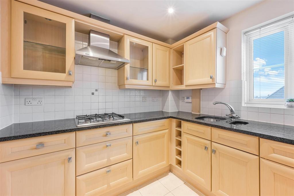 Wingfield Court, Banstead 2 bed apartment - £1,600 pcm (£369 pw)