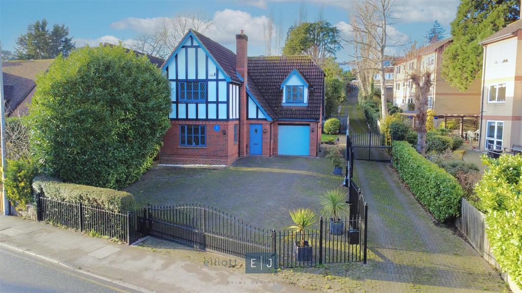 High Road, Loughton IG10 4 bed detached house for sale - £1,150,000