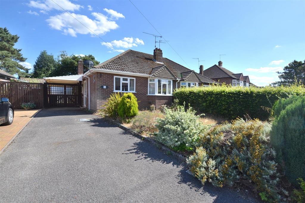 Spring Woods, Fleet GU52 2 bed semi-detached bungalow for sale - £415,000