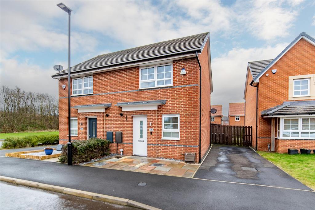 Chepstow Close, North Gosforth, NE13 2 bed semi-detached house for sale ...