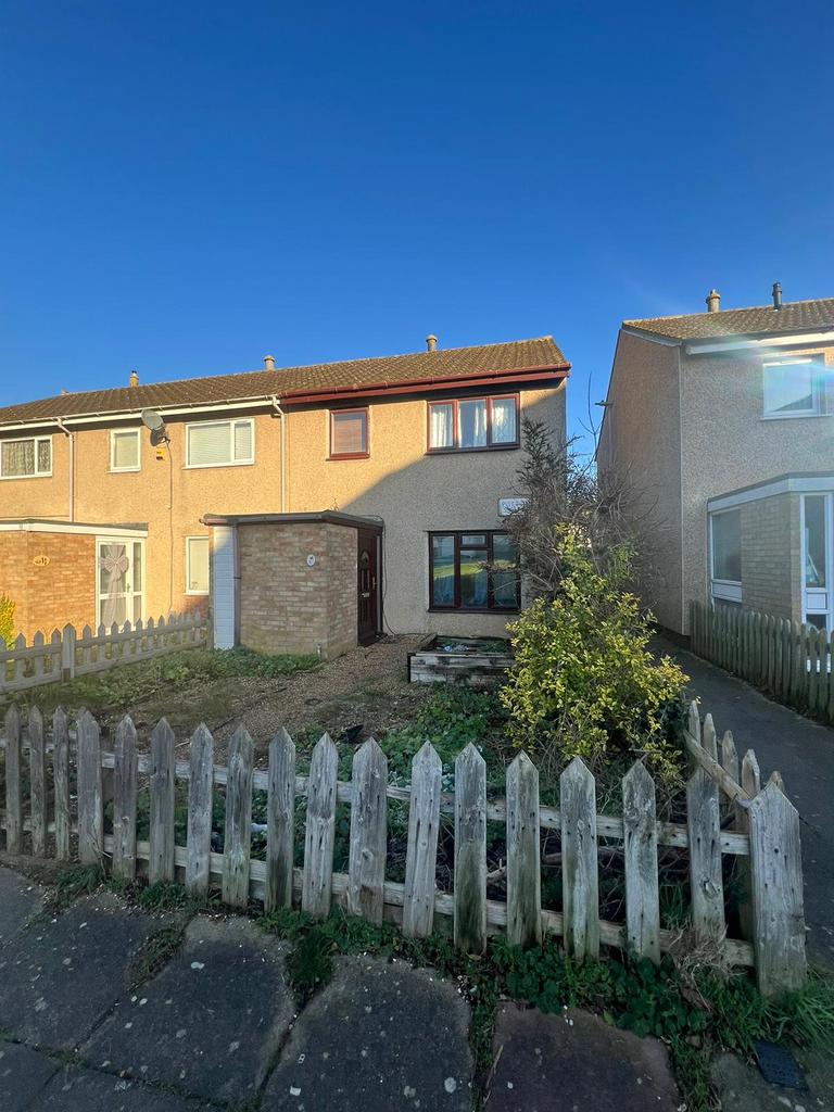 Pottery Close Luton LU3 3SX 3 bed terraced house - £1,500 pcm (£346 pw)