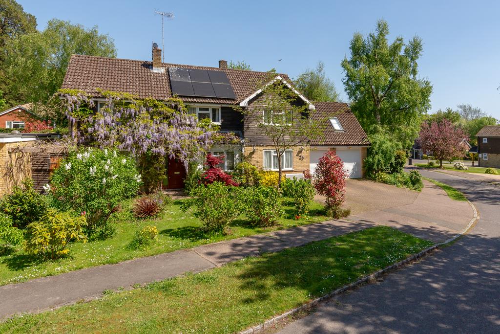 Newlands Park, Copthorne, Crawley... 5 bed detached house for sale - £ ...