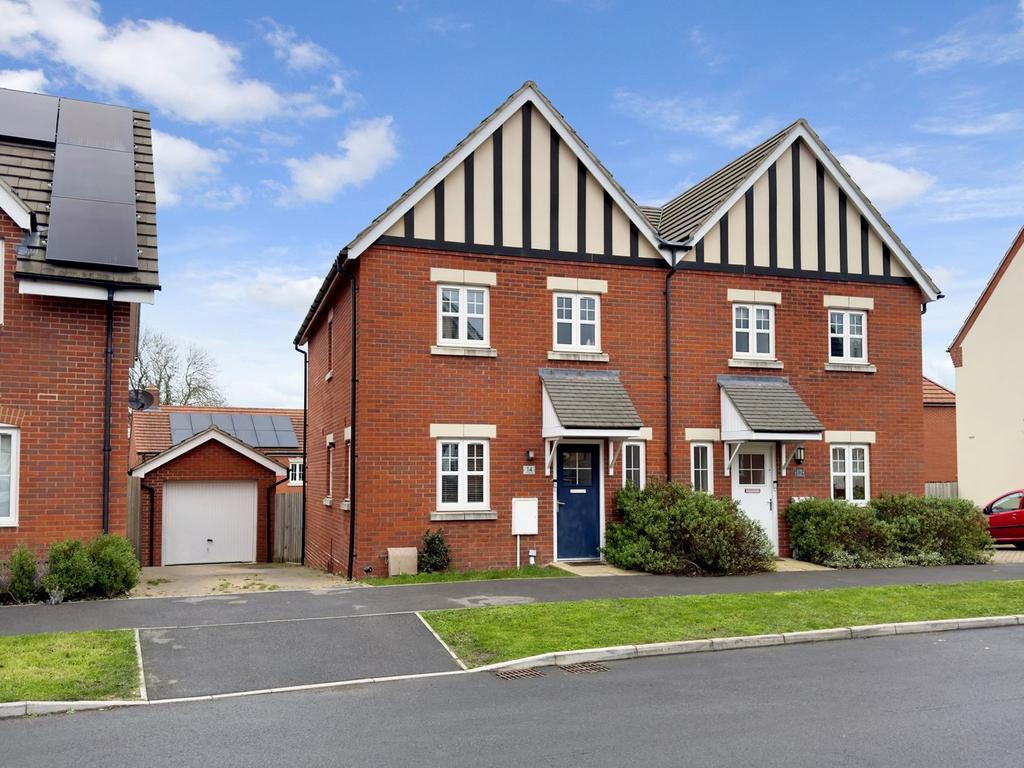 Pike Reach, Wantage, OX12 3 bed semi-detached house - £375,000