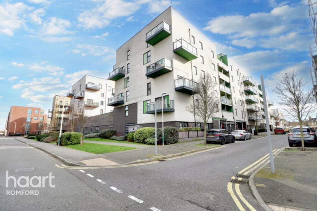 Chapel Court, RM7 0FT 1 bed apartment for sale - £230,000