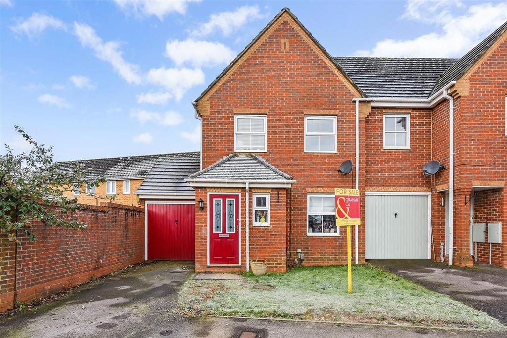 Old English Drive, Andover 3 bed end of terrace house - £325,000