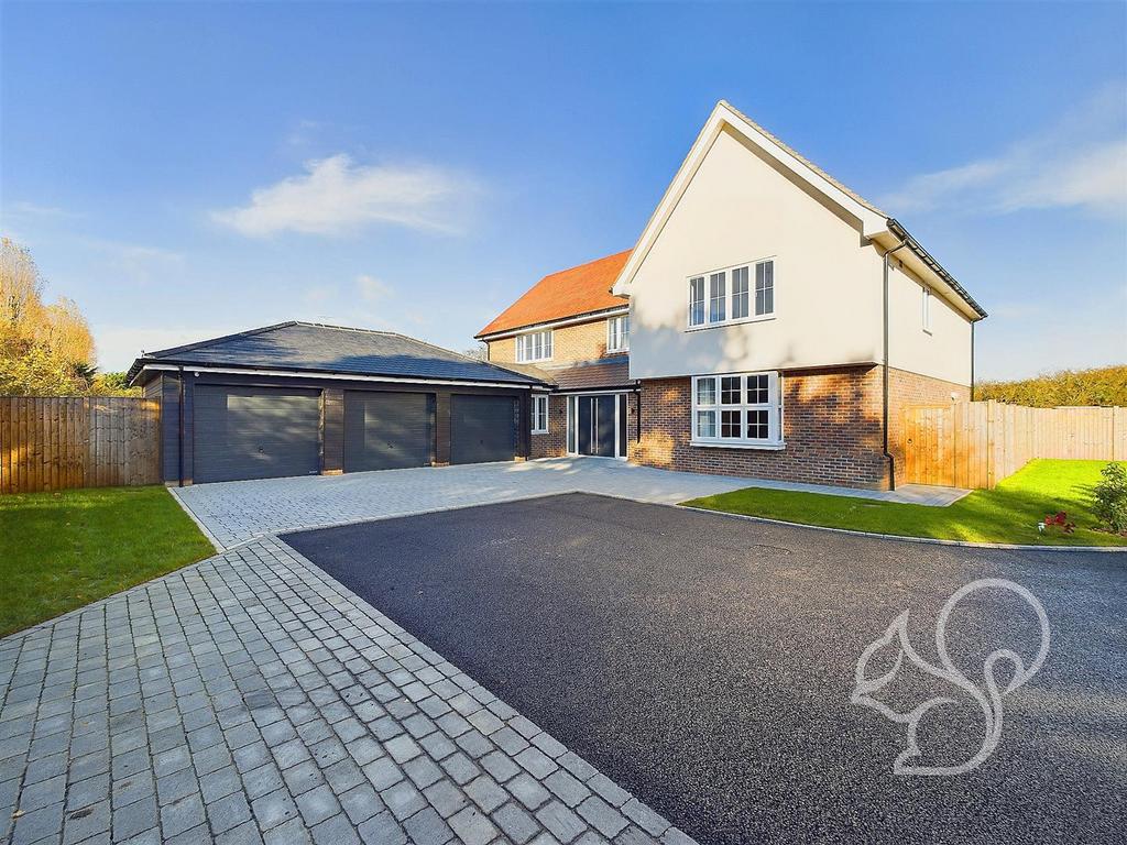 Hunters Grove, Felsted CM6 4 bed detached house - £1,495,000