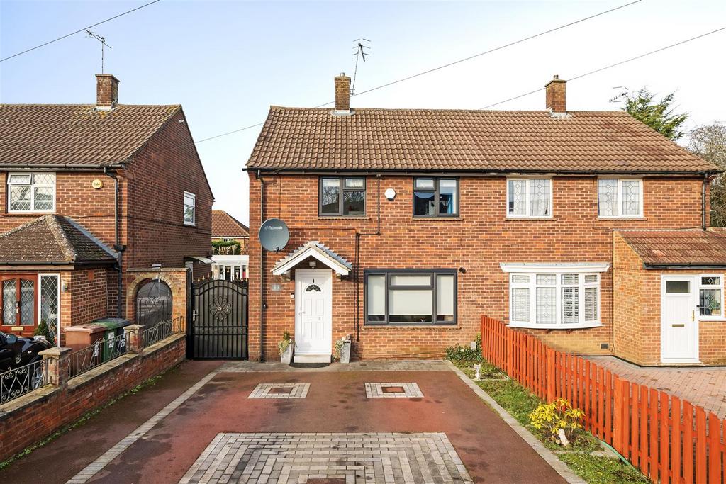 Cotswold Avenue, Bushey WD23 3 bed house - £540,000