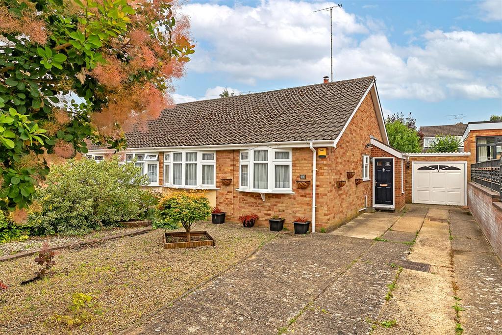 Marshalswick, St. Albans 2 bed semi-detached bungalow for sale - £615,000