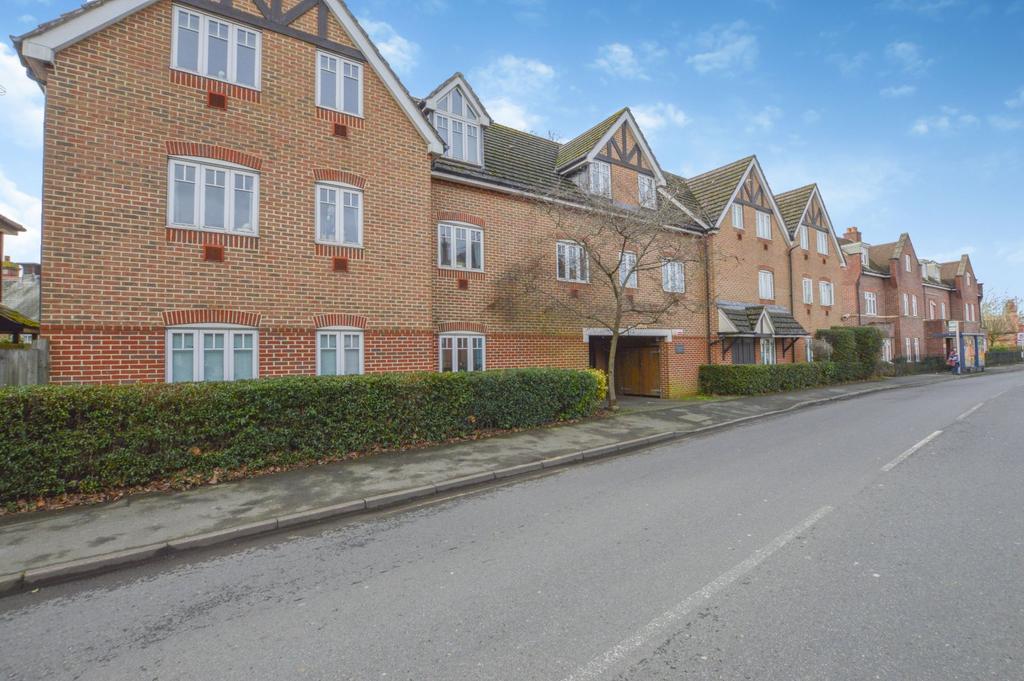 High Road, Byfleet, West Byfleet... 2 bed apartment - £290,000