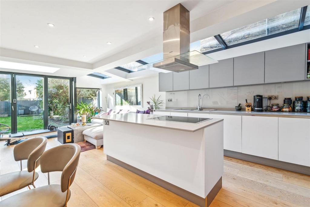 Chiswick Lane, Chiswick 2 bed apartment - £3,500 pcm (£808 pw)