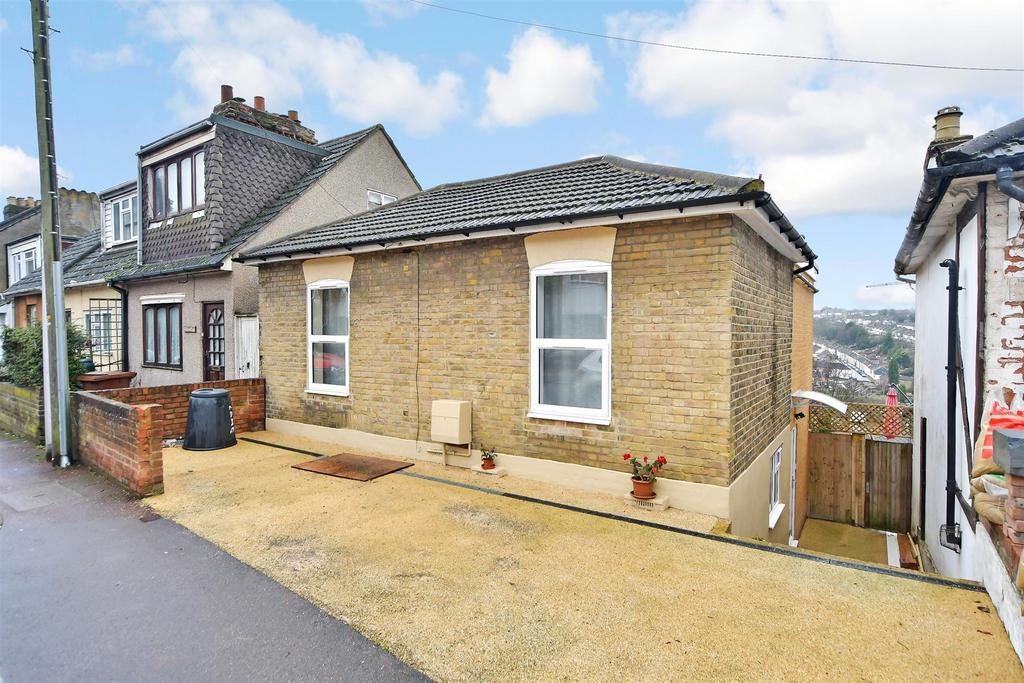 Upper Luton Road, Chatham, Kent 3 bed detached house for sale - £395,000