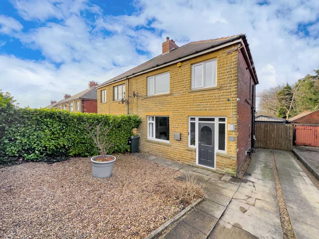 Fieldhead Lane, Batley 3 bed semi-detached house - £270,000