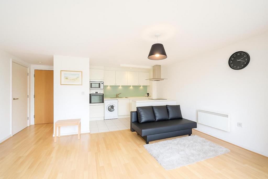 Bazalgette Court, Hammersmith, W6 1 bed flat - £395,000