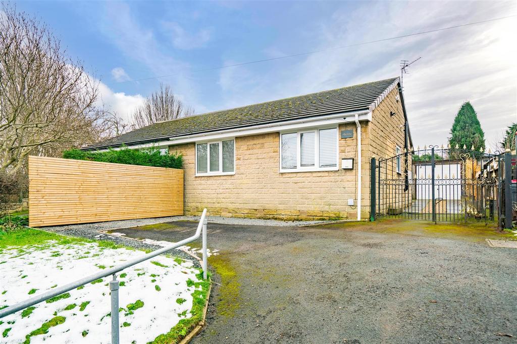 Wood Lane, Treeton 2 bed semi-detached bungalow for sale - £210,000