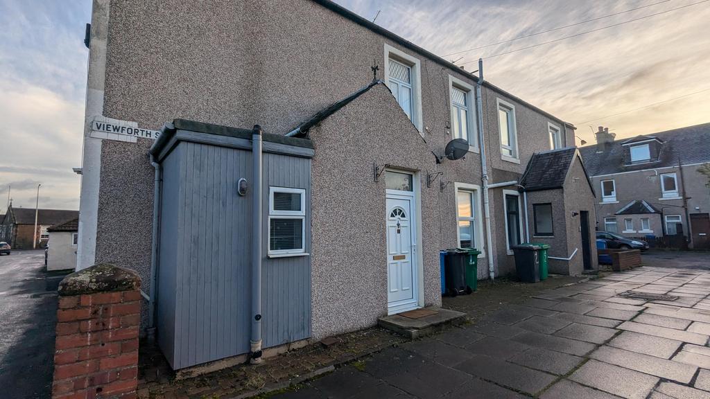 Viewforth Square, Leven KY8 2 bed flat - £575 pcm (£133 pw)