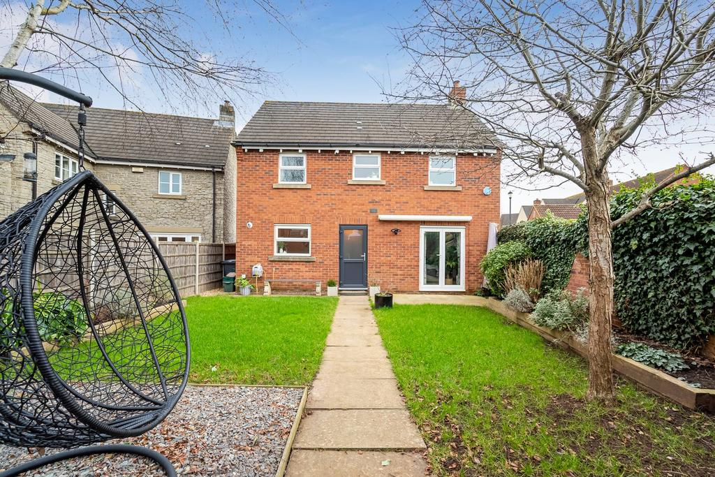 Shadow Walk, Elborough... 4 bed detached house - £400,000