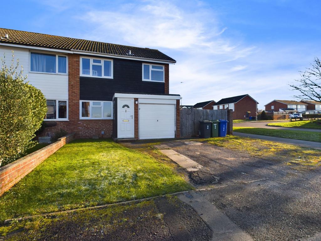 Poplar Close, Towcester, NN12 3 bed semi-detached house for sale - £310,000