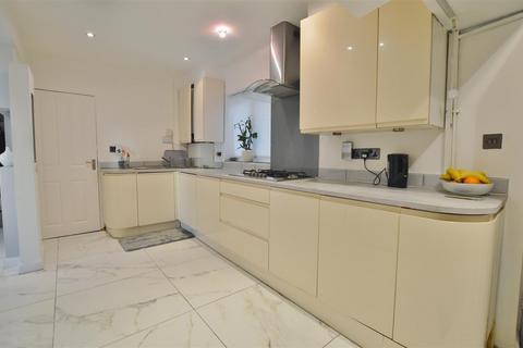 Houses for sale in Slough | OnTheMarket