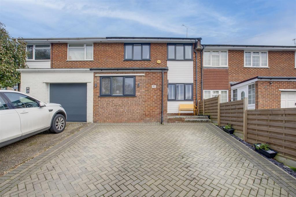 Columbine Road, Widmer End HP15 3 bed semi-detached house for sale - £ ...