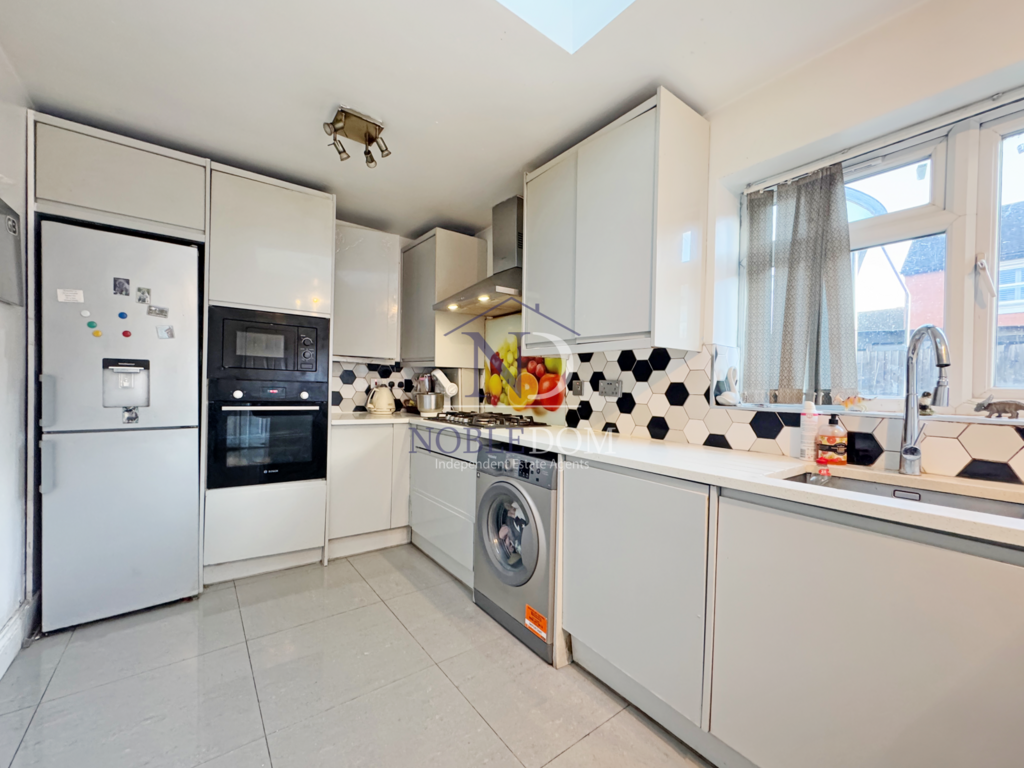 Feltham, TW14 3 bed terraced house - £425,000