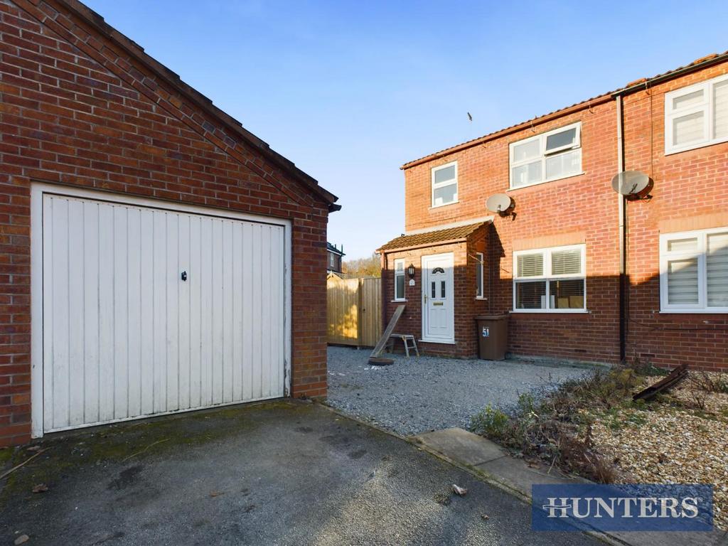 Bramble Hill, Beverley, HU17 8UZ 3 bed semi-detached house - £200,000