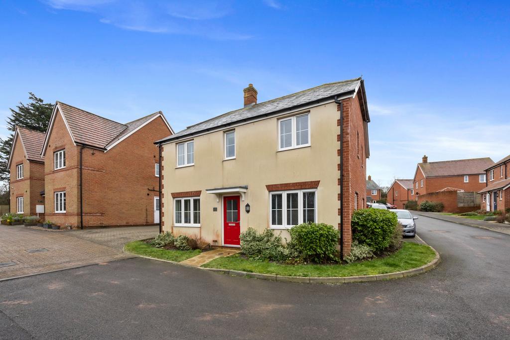 Hailsham BN27 4 bed detached house for sale - £425,000