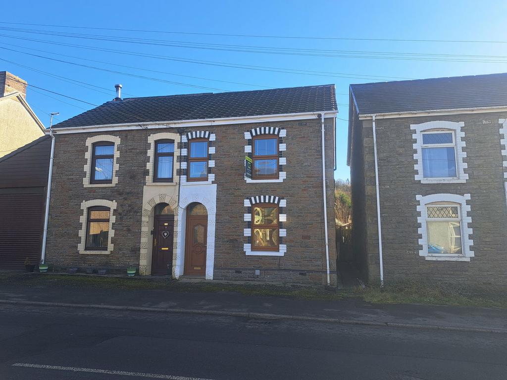 Cwmamman Road, Glanamman, SA18 1EJ 3 bed semi-detached house - £142,500