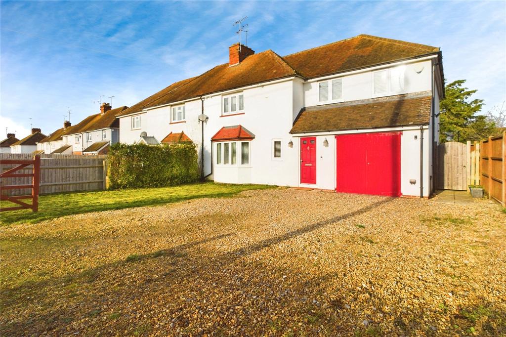 Grazeley Road, Three Mile Cross... 4 bed semi-detached house - £635,000