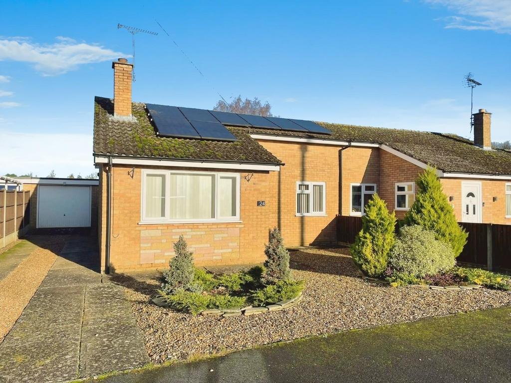 Angerstein Close, Weeting IP27 2 bed semi-detached bungalow - £200,000