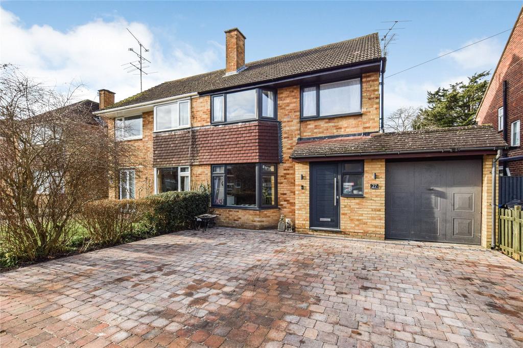 Blunden Road, Hampshire GU14 3 bed semi-detached house for sale - £525,000
