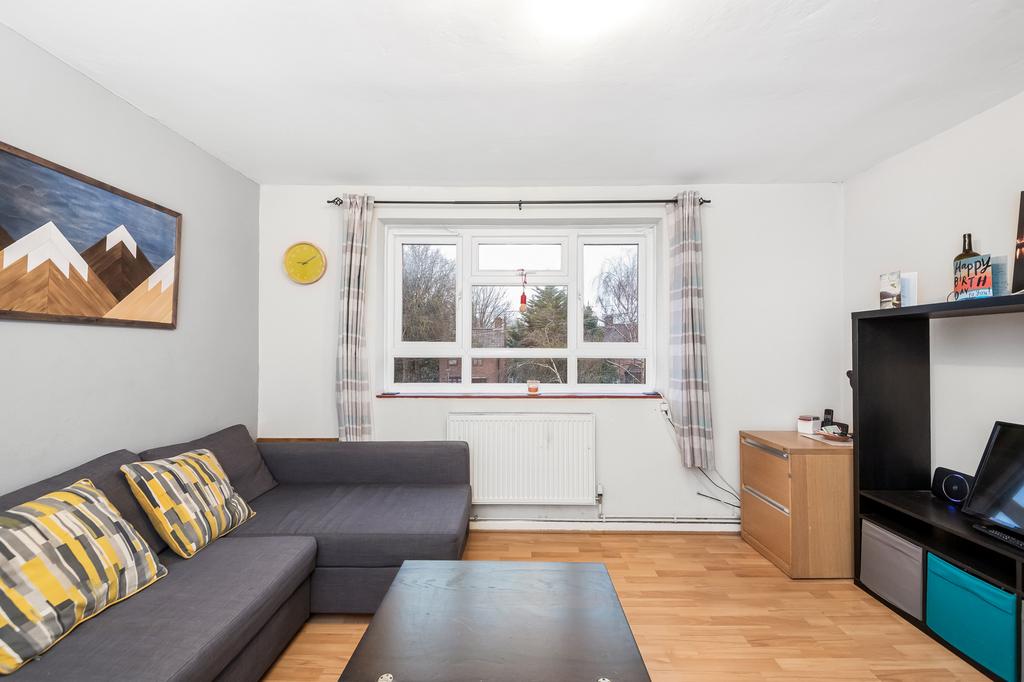 Prentiss Court, London, SE7 3 bed flat - £2,000 pcm (£462 pw)