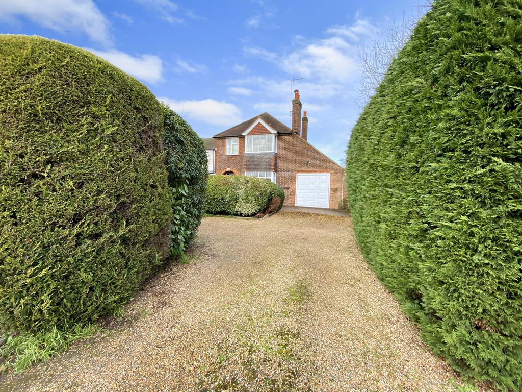 MAYFORD, WOKING. 3 bed detached house - £700,000