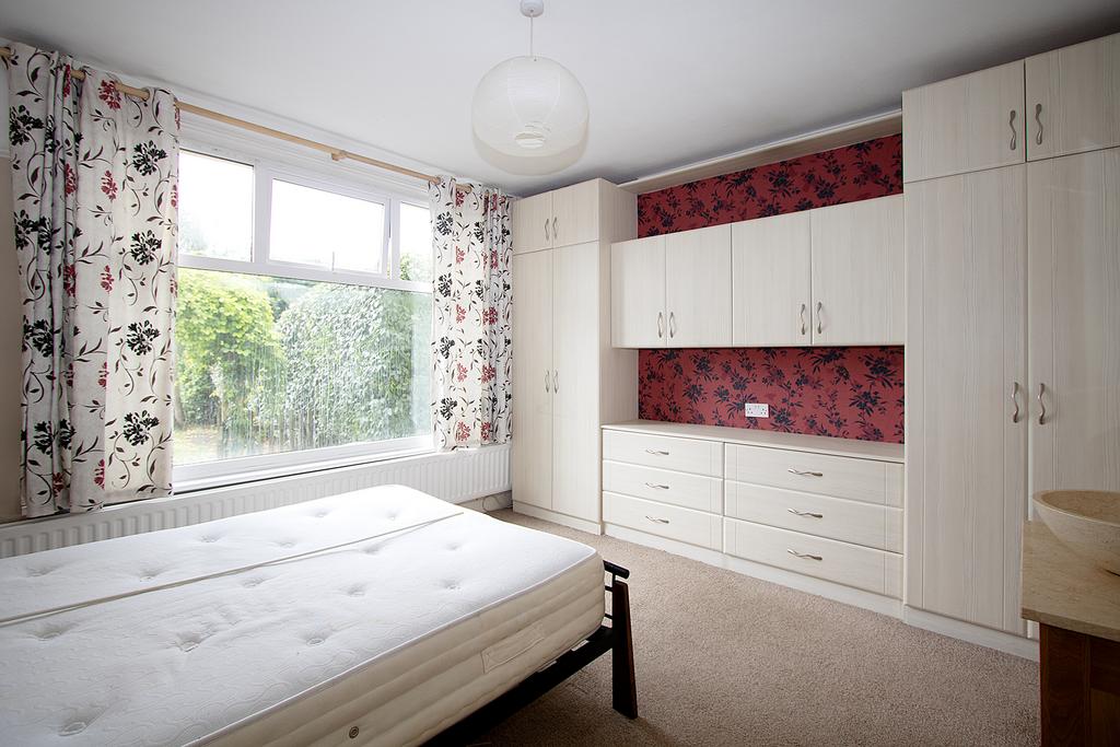 Avenue Vivier, St Peter Port... 1 bed property - £825 pcm (£190 pw)
